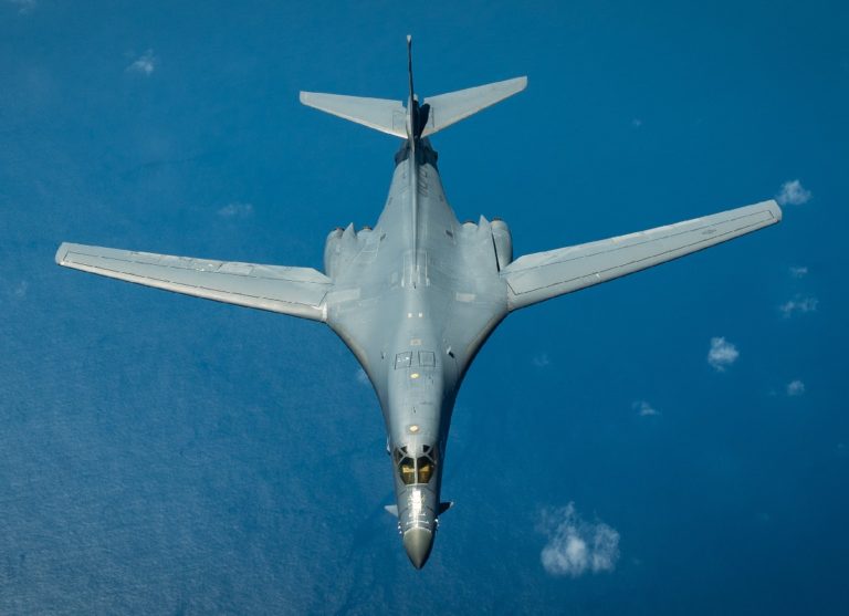The Air Force Mobilized a 'Fleet' of B-1B Lancers to China's Doorstep ...