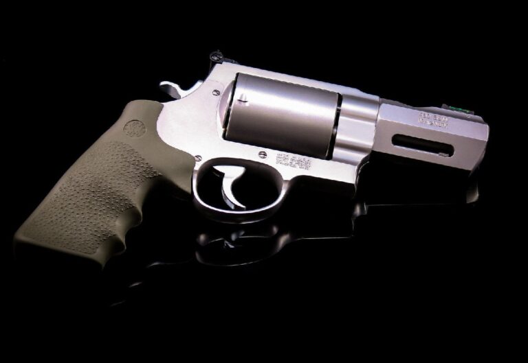 Smith & Wesson Model 460XVR Gun Is 'Extreme' In Every Way Possible ...
