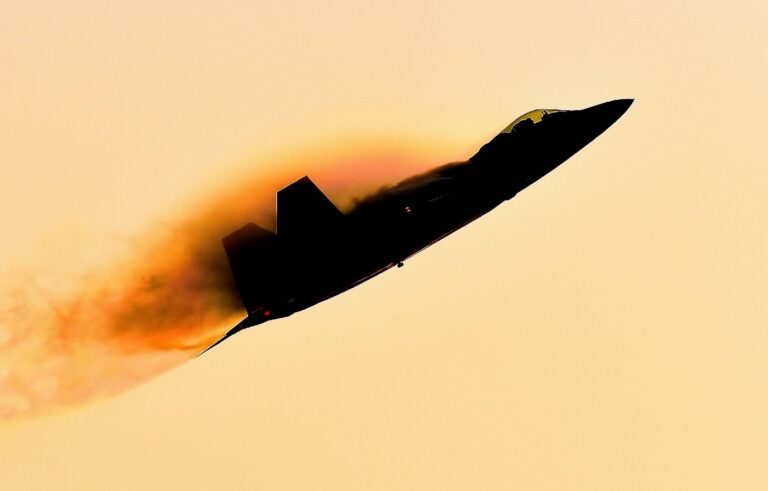 20 Jaw Dropping Photos That Prove the F-22 Is a Powerhouse - AF ...
