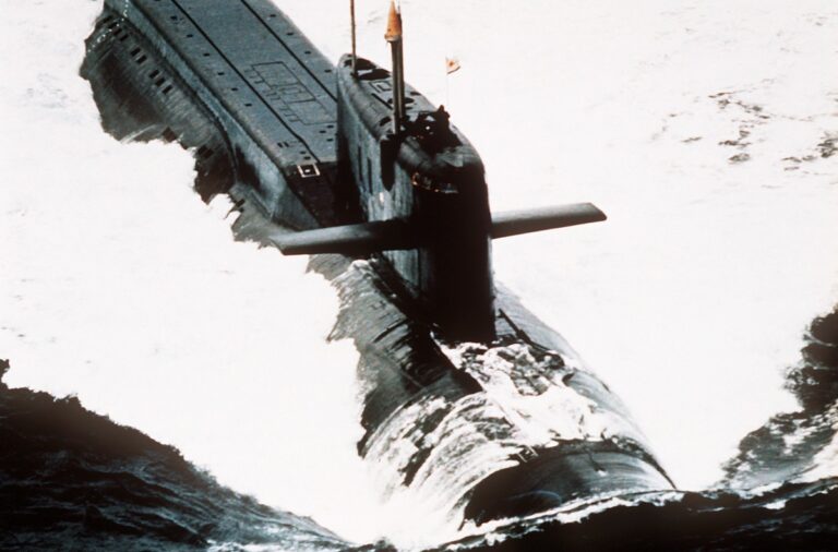 This Russian Submarine (Armed with Nuclear Missiles) Exploded and Was ...