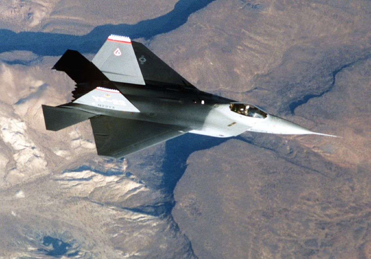 20 Jaw Dropping Photos That Prove the F-22 Is a Powerhouse - AF ...