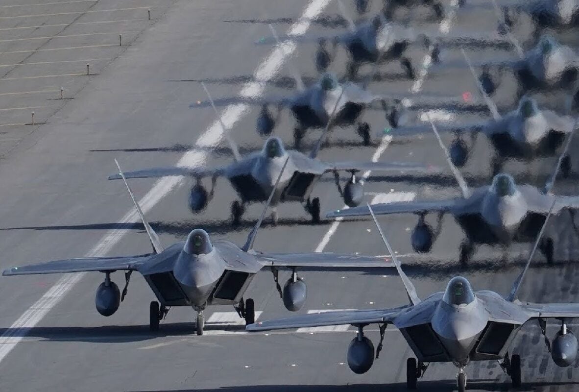 The FB-22 Raptor Stealth Bomber Has a Message for the U.S. Air Force ...