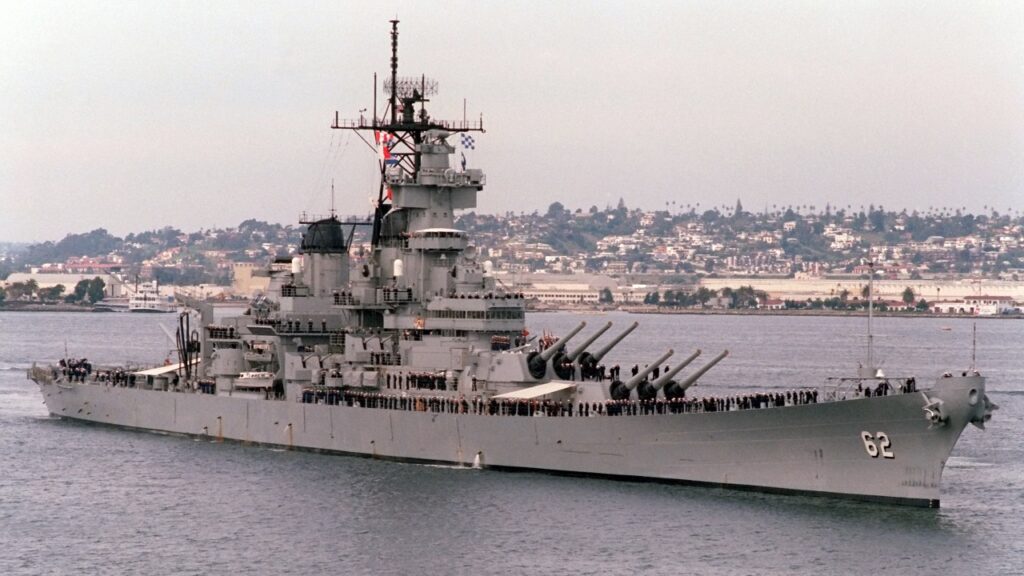 A U.S. Navy Iowa-Class Battleship Suffered a 'Catastrophic Explosion ...