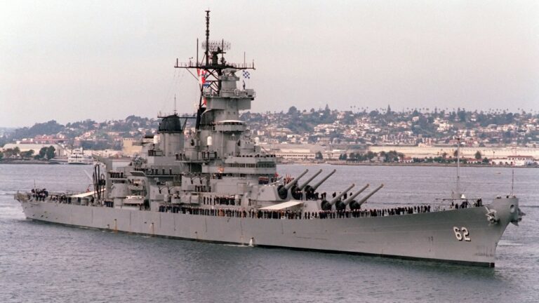 A U.S. Navy Iowa-Class Battleship Suffered a 'Catastrophic Explosion ...