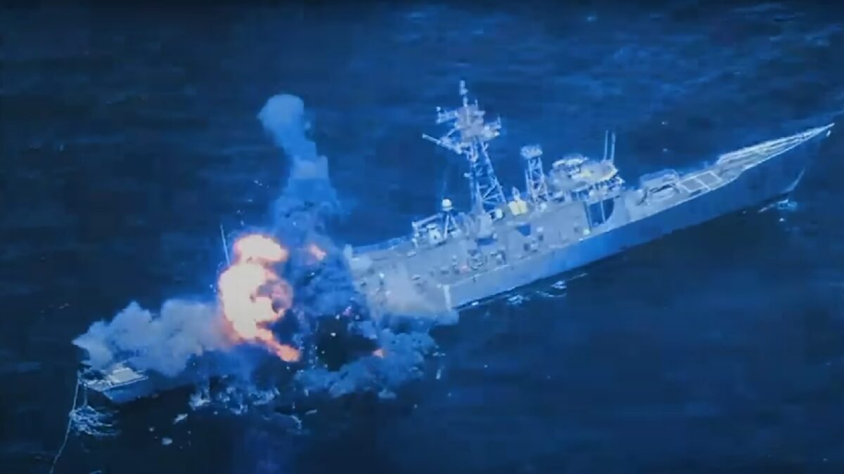 The U.S. Navy Decided to Sink Their Own Frigate As a Warning to China ...