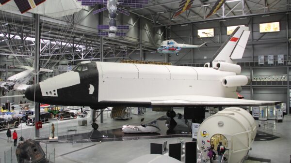 Take a Tour of NASA's Space Shuttle Discovery: The Longest-Serving ...
