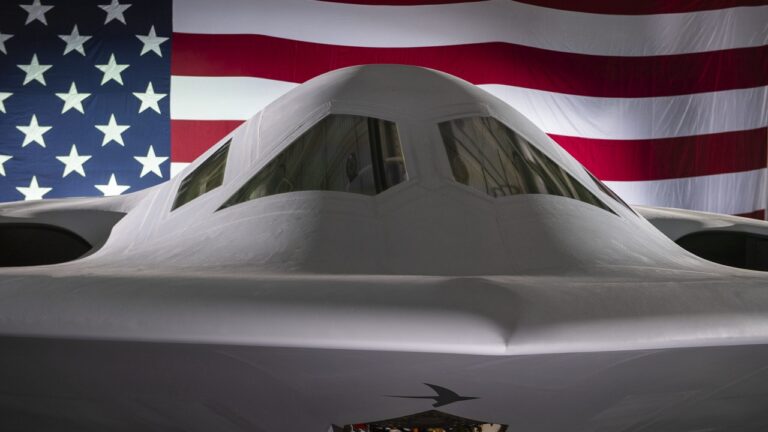 14,000 Mile Mission: The U.S. Air Force's Tiny B-2 Stealth Bomber Fleet ...