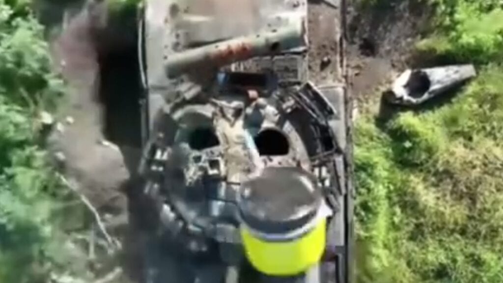 'Annihilated' on Video: Powerful Russian T-80BV Destroyed by Ukrainian ...