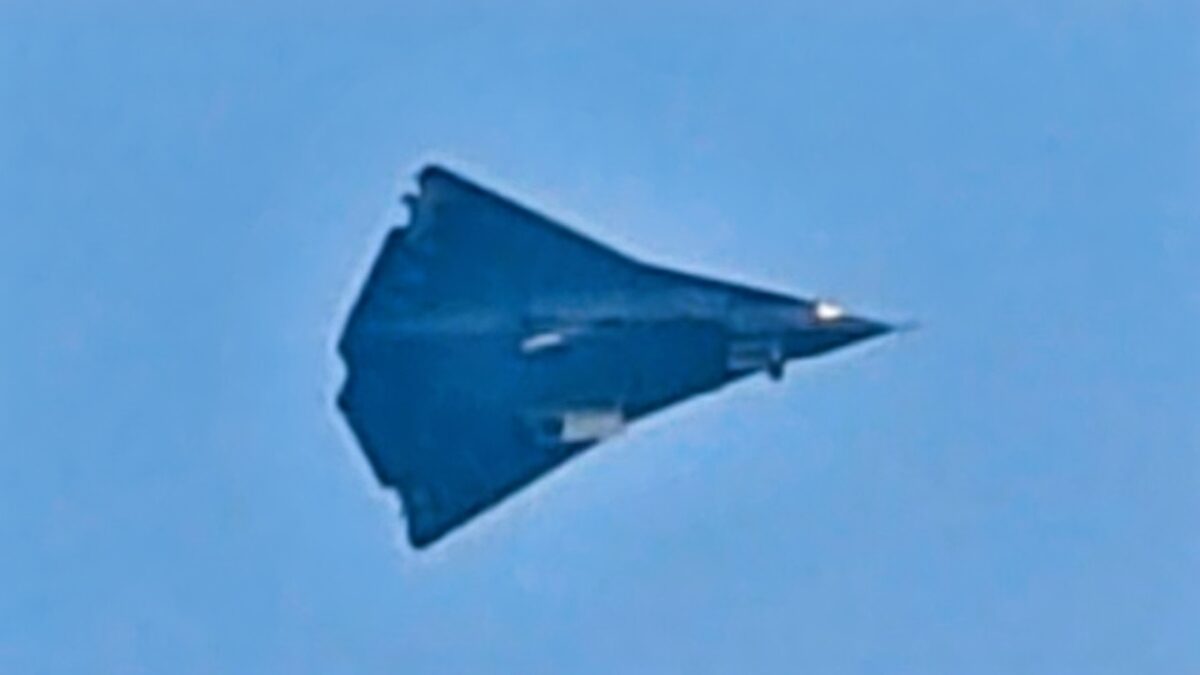 China's New Sixth-Generation Fighter: A 'Great Leap Forward' Flying in ...