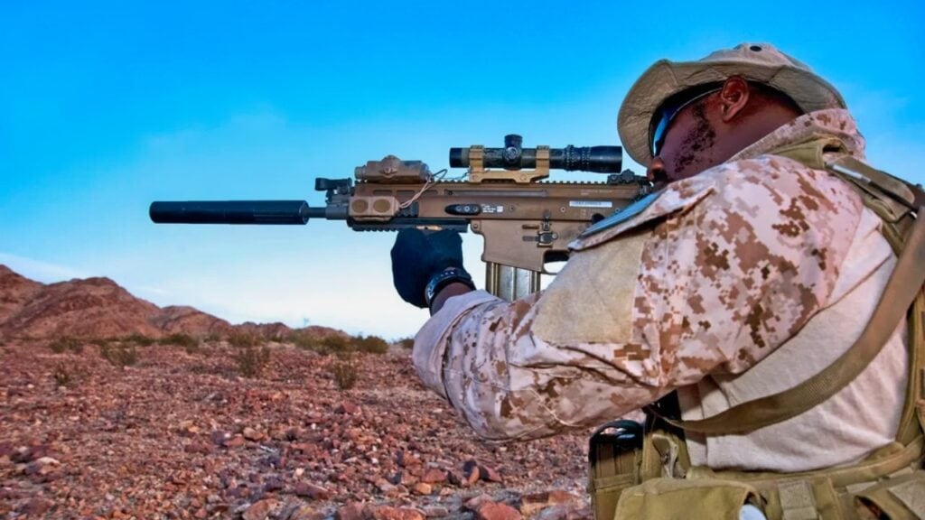 Mk17 Mod 0 SCAR: The Rifle U.S. Special Forces Soldiers Love - 19FortyFive