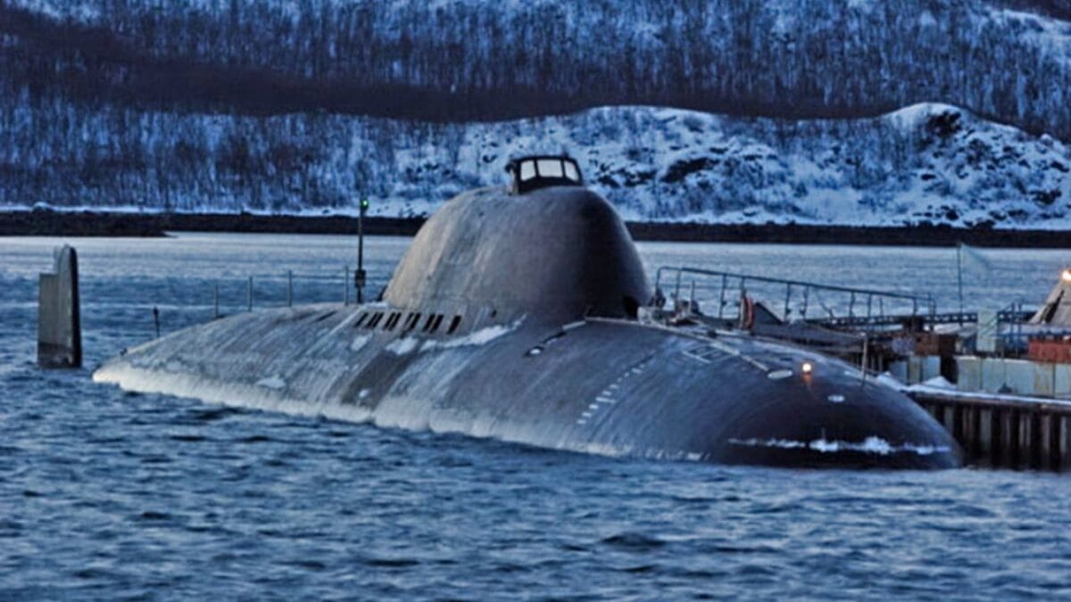 A Sunken Russian 'Titanium' Nuclear Attack Submarine Is Leaking ...
