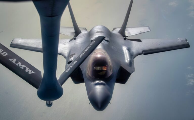 F-21: The Super F-16 'Viper' Fighter the U.S. Air Force Won't Fly ...