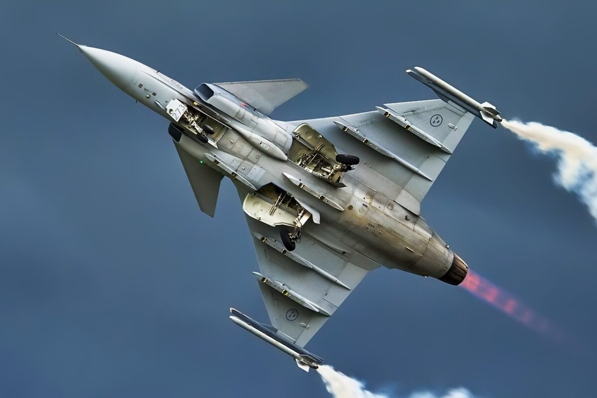 The JAS-39 Gripen Fighter Could Fly For Ukraine Against Russia ...