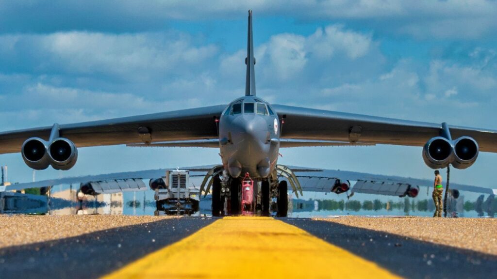 A B-52 Stratofortress Bomber Crashed In Greenland Carrying 4 Hydrogen ...