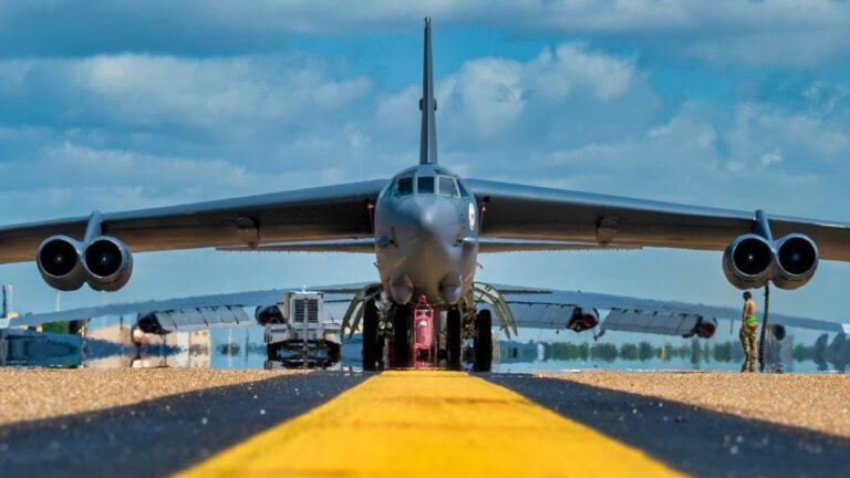 A B-52 Stratofortress Bomber Crashed In Greenland Carrying 4 Hydrogen ...
