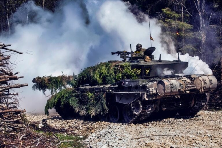 Meet Challenger 2: The Sniper Rifle of Modern Tank - 19FortyFive