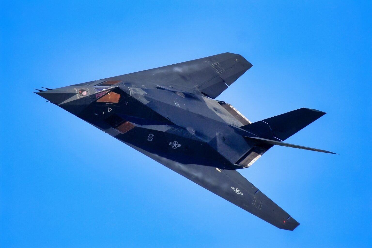 The 'Retired' F-117 Nighthawk Is Now Simulating Enemy Stealth Fighters ...