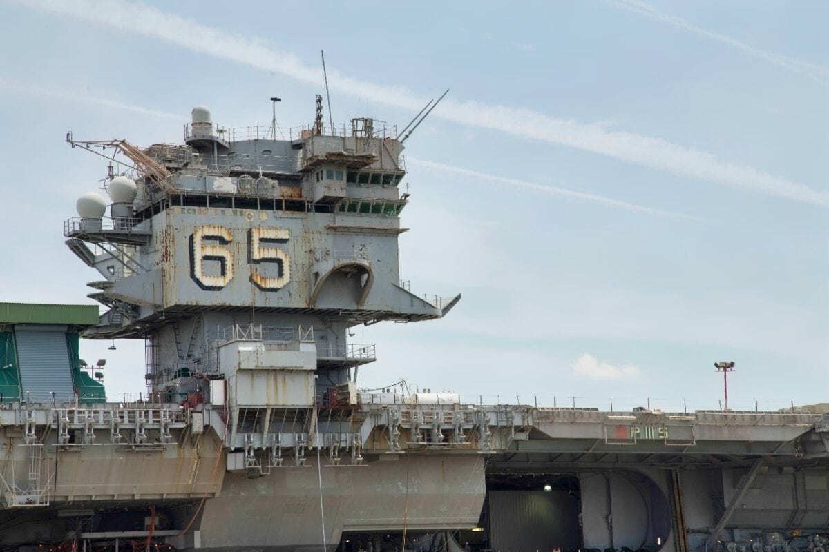 A Single Rocket Turned a Nuclear Navy Aircraft Carrier Into a 'Fireball ...
