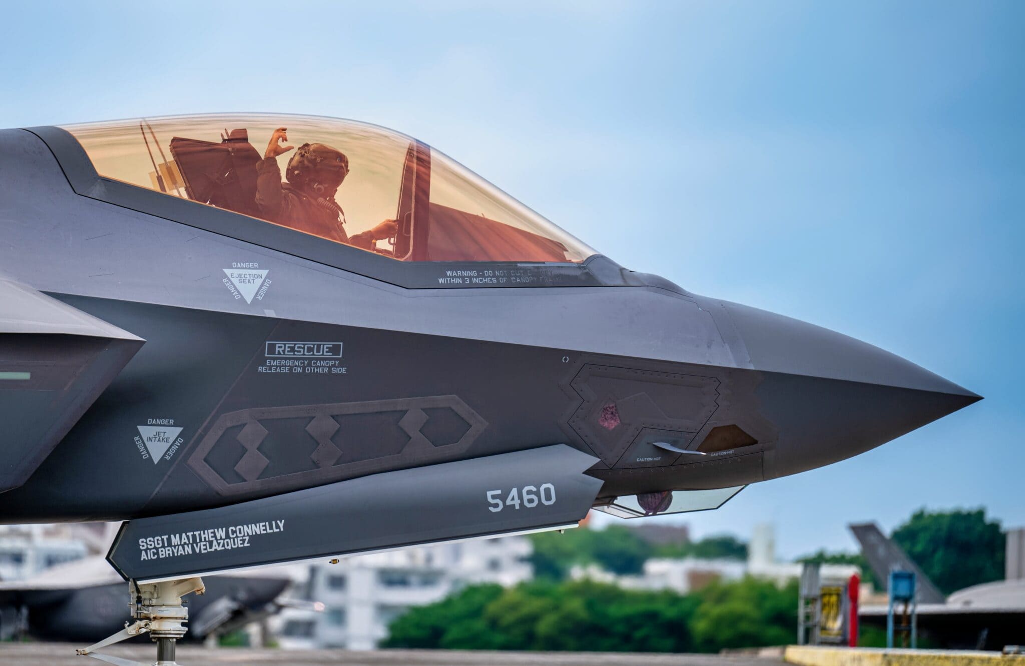 'Ferrari' F-35: The 'New' U.S. Air Force Stealth Fighter Has Just 1 ...