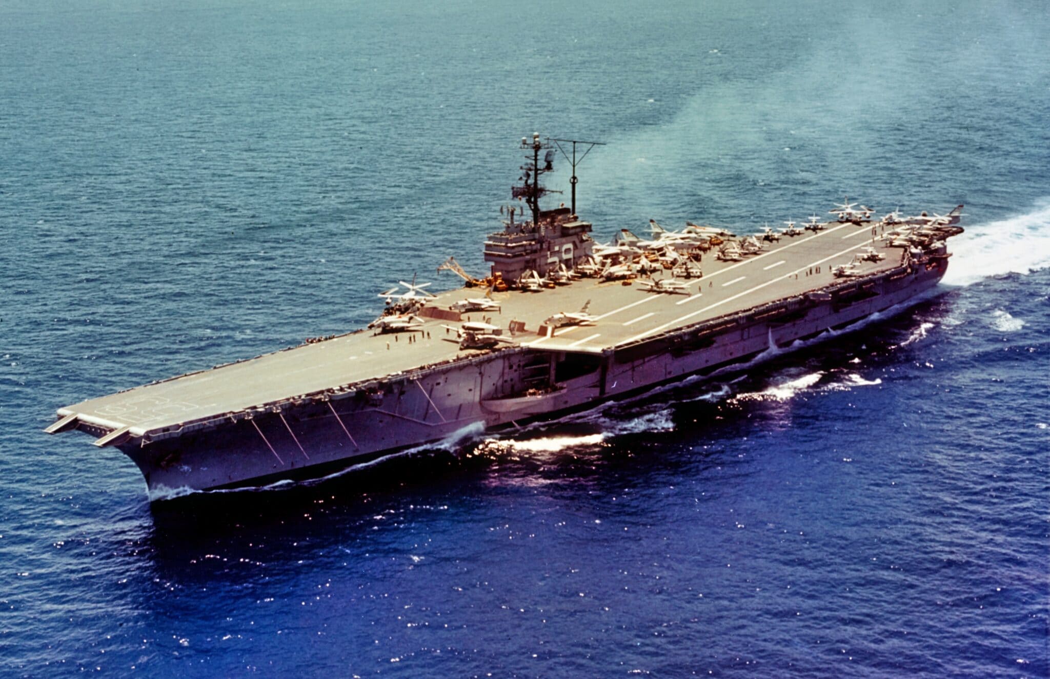 Why U.S. Navy Supercarriers Won't Ever 'Tip Over' In a Bad Storm ...