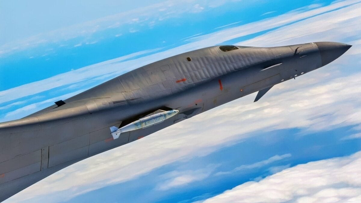 The Air Force's Bomber Plan: 'Super' B-1B Lancers Now, Stealth B-21 ...