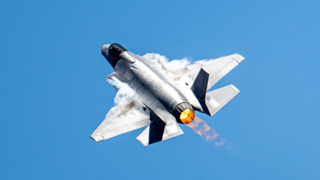 Why the U.S. Air Force Is Delivering F-35 Stealth Fighters with "Weight ...