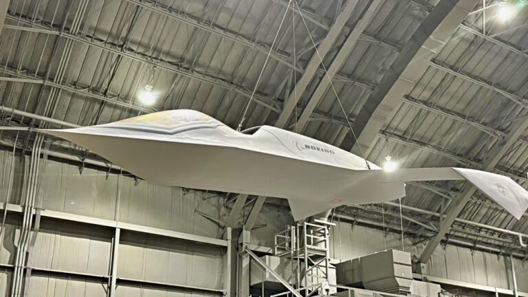 YF-118G: The Bird of Prey Stealth Aircraft Has a Message for the Air ...