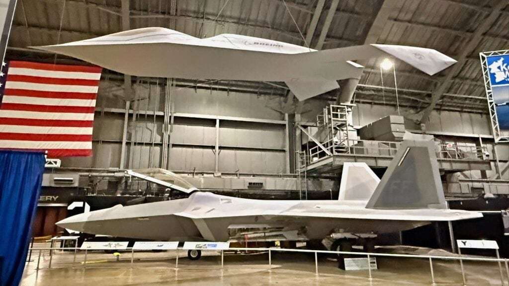 YF-118G: The Bird of Prey Stealth Aircraft Has a Message for the Air ...