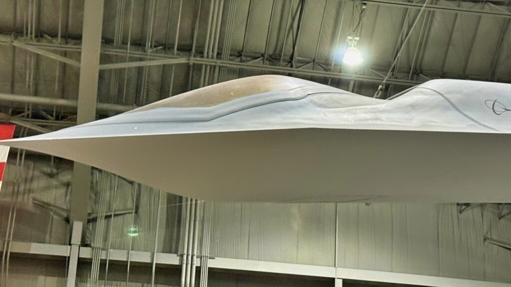 YF-118G: The Bird of Prey Stealth Aircraft Has a Message for the Air ...