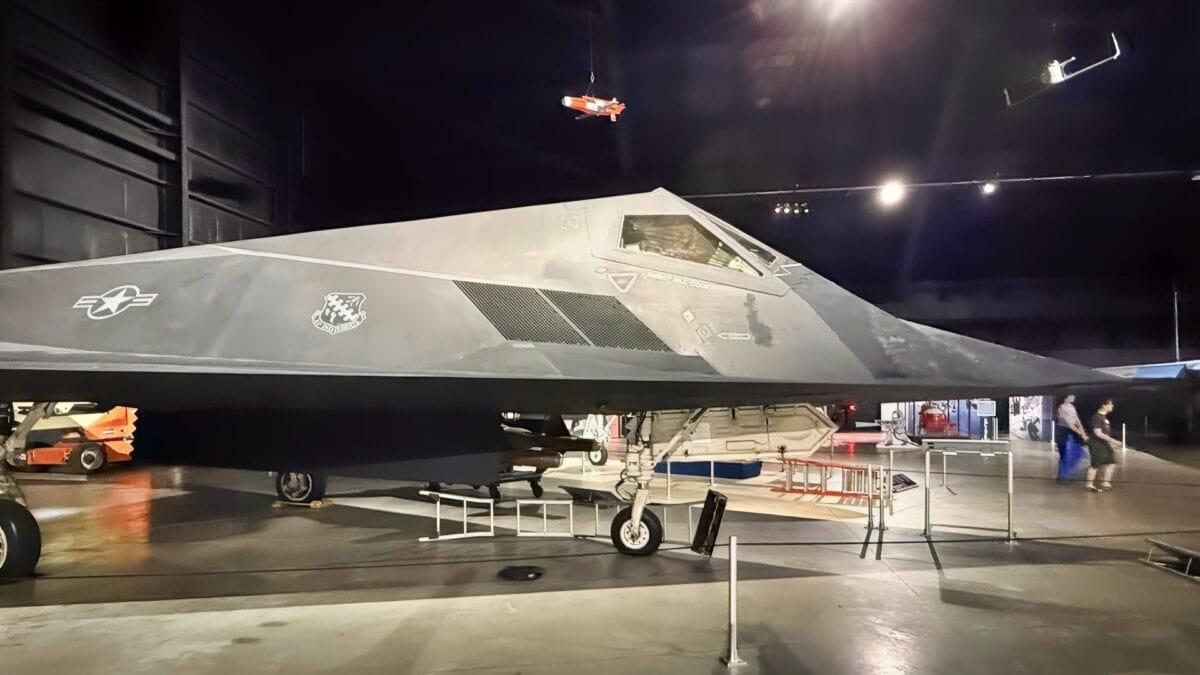 The F-117 Nighthawk Has a Message for the F-22, F-35 and B-21 Raider ...