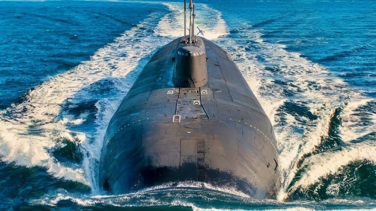 Russia's Oscar II-Class 'Sledgehammer' Submarines Were Built to Smash ...
