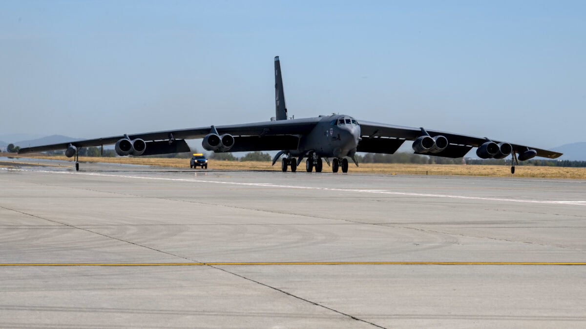 Air Force B-52 Bomber Pilots Reveal Doing 'Whifferdill Turn' During ...