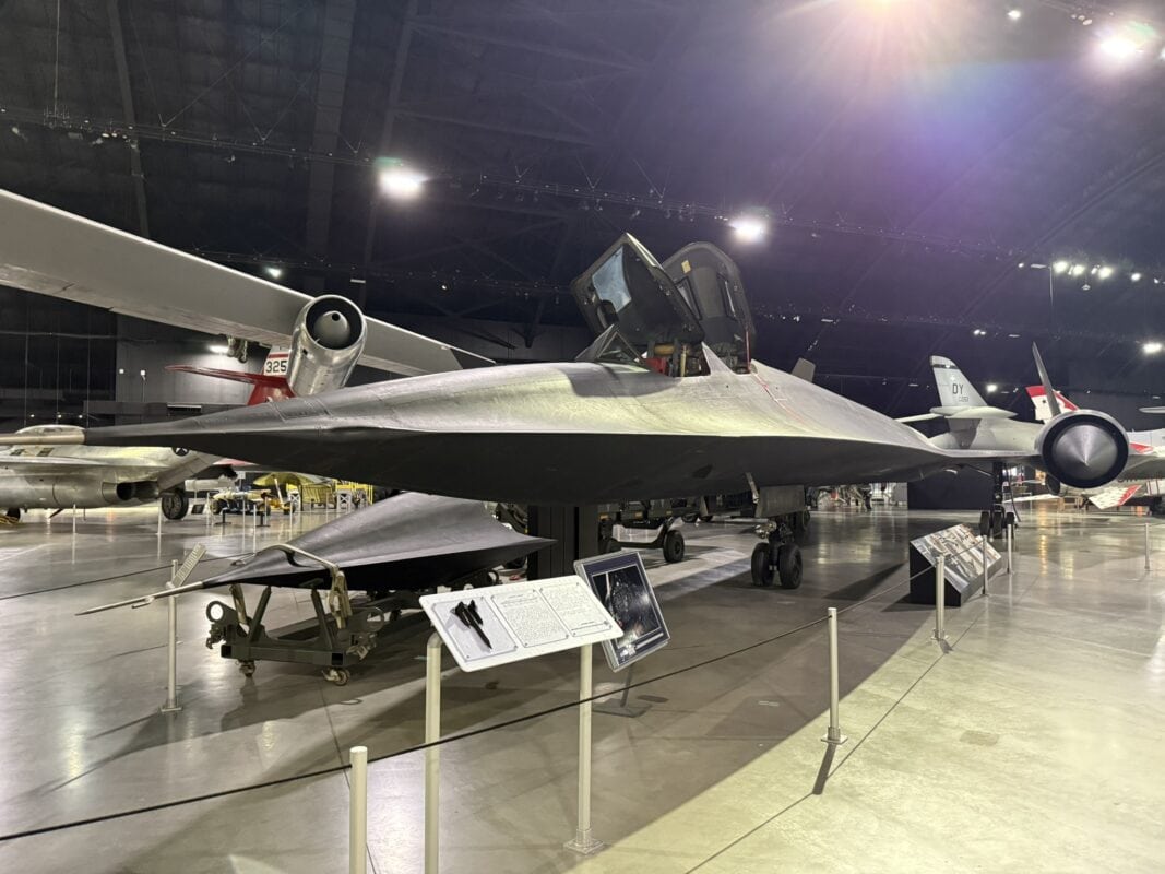 'We are a bullet now, except faster': The SR-71 Blackbird Spy Plane ...