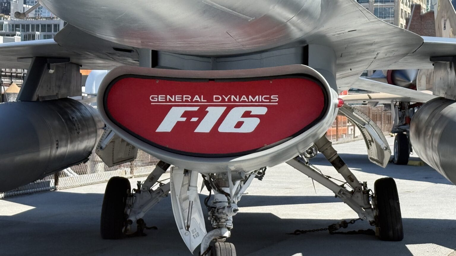 3 U.S. Air Force F-16 Pilots Were Targeted by High-Powered Blue Lasers ...